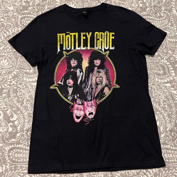 Hot Topic | Shirts | Hot Topic Motley Crue Theatre Of Pain Graphic ...